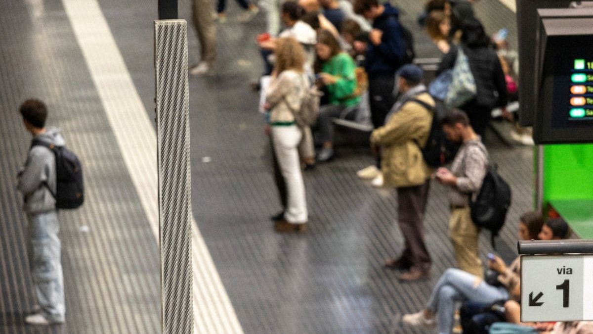 FGC estrena un sistema de megafonia intel·ligent que s’adapta al soroll ...